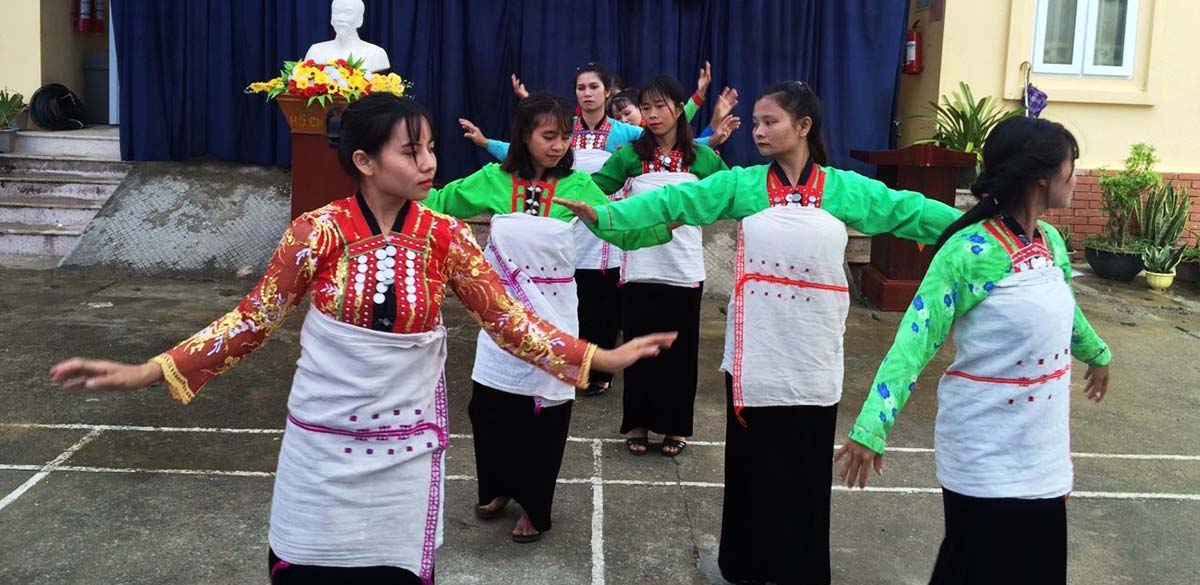 Offroad Vietnam Tours - 54 Groups: Mang People Of Vietnam